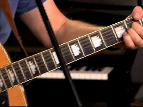 Robin Auld Performs "Holiday" - YouTube