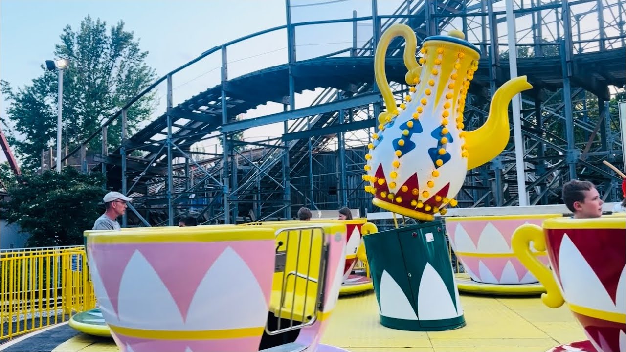 This is so much fun tea cups ride #waldameer - YouTube