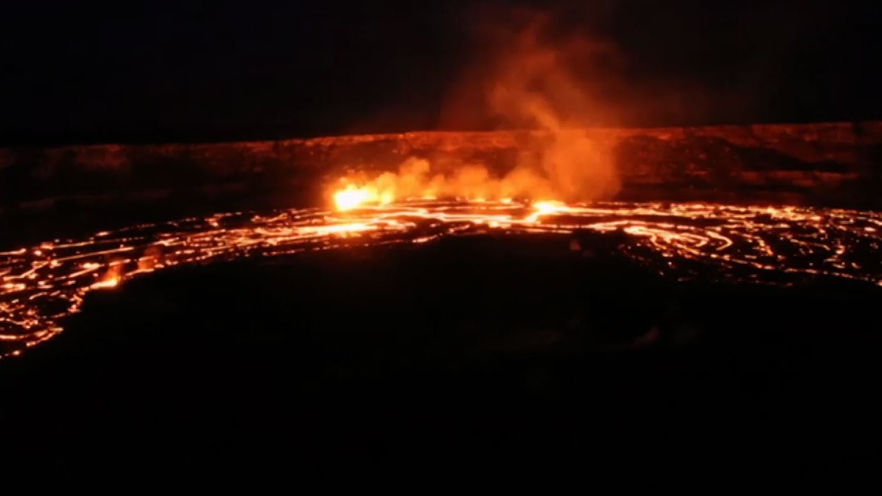 Video Shows Kilauea Volcanoes 'Curtain of Fire' - YouTube