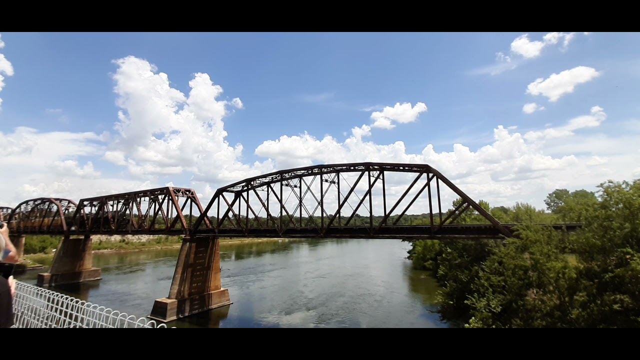 UP BigBoy No.4014 Crossing the bridge over the RED River Roling into ...