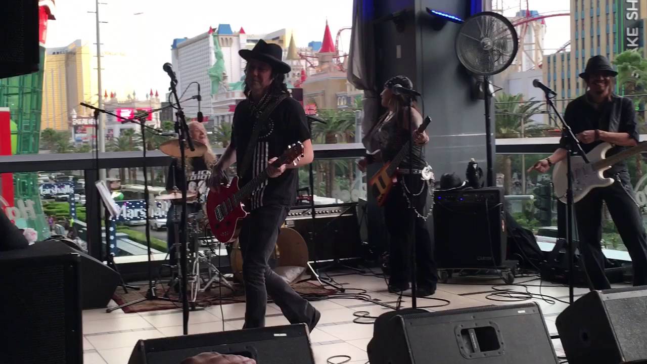 Brent Muscat (Faster Pussycats) doing the Moonwalk - YouTube