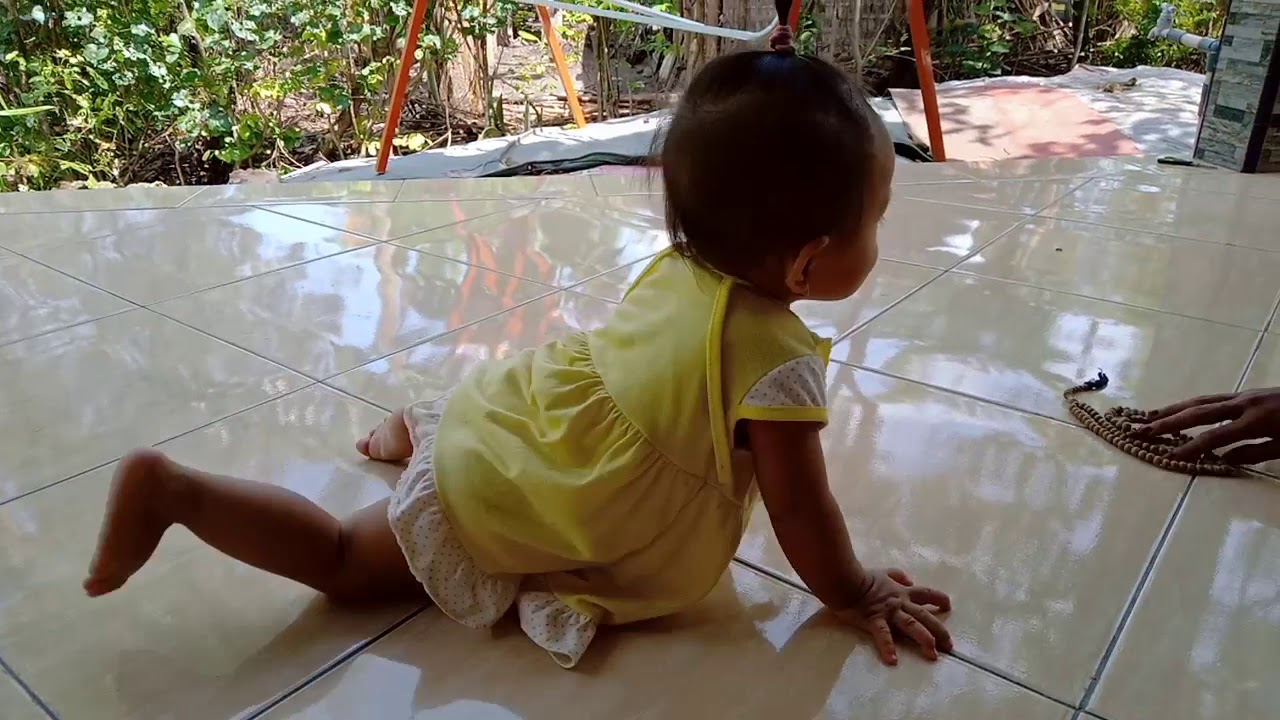 Cara ngelatih merangkak pada bayi - YouTube