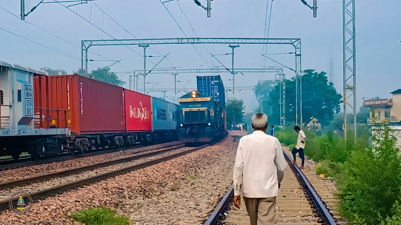 Madly honking Emd With Monstrous Diesel Train | Double Stack Container ...