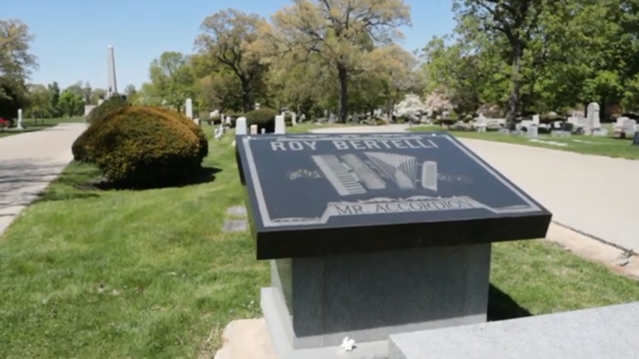 Grave of Mr. Accordion (Roy Bertelli), Oak Ridge Cemetery, Springfield ...