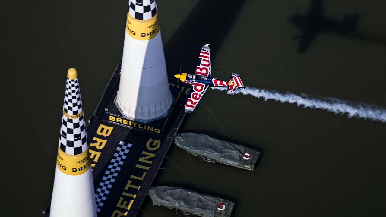 Intense Flying in the Challenger Cup - Red Bull Air Race 2015 - YouTube