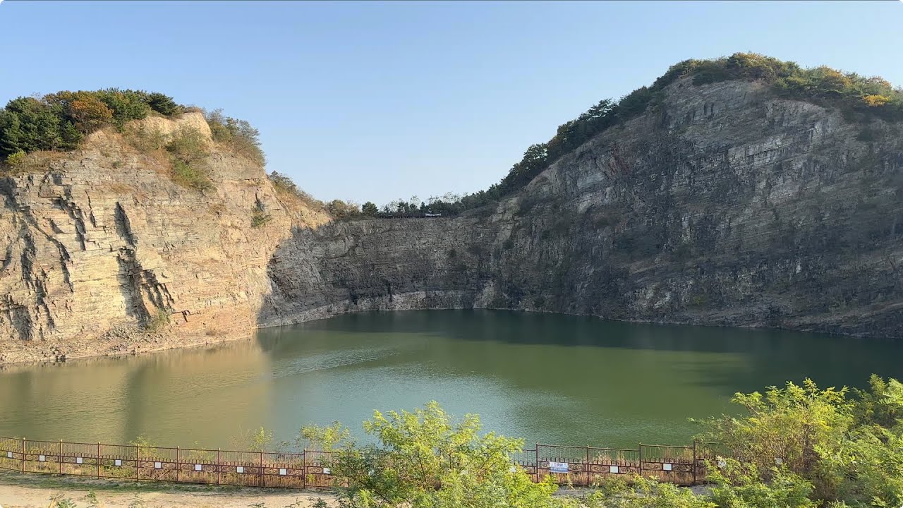 the sedimentary rock formation of the Daebu Mine in Ansan #4K #HDR ...