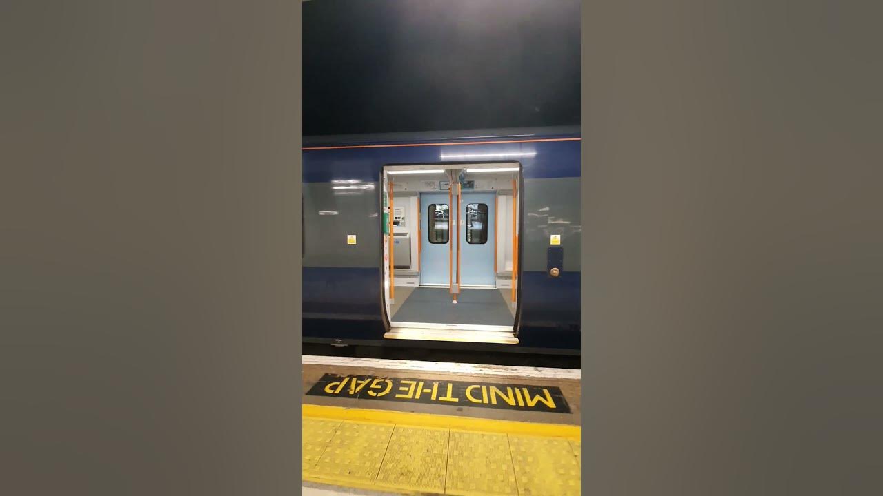 Class 707 doors opening - YouTube