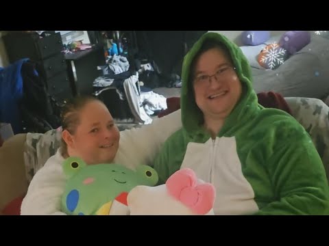 Christmas Eve Fun with the Family.. ft Big Ribbit and Hello Kitty - YouTube