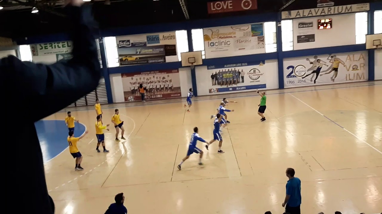 Red and Blue card handball - YouTube