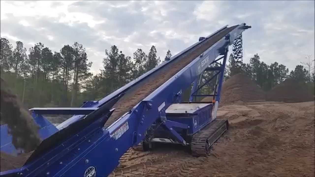 EDGE TS65 Track Stacking Conveyor - Stockpiling Asphalt Sand - YouTube