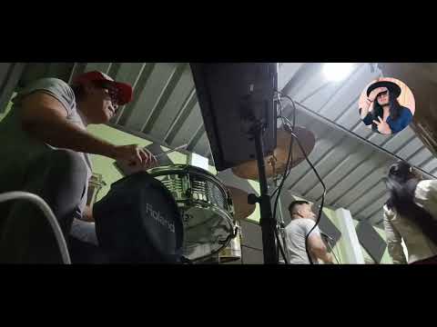 timbal mujiii representando orgullosamente a la parroquia del cisne COLEGIALA d daniesl band D.R.A