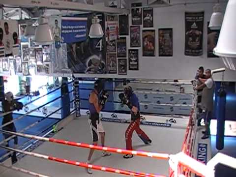 KEVIN RIDING IN VS DENIS GRACHEV @ CITY BOXING - YouTube