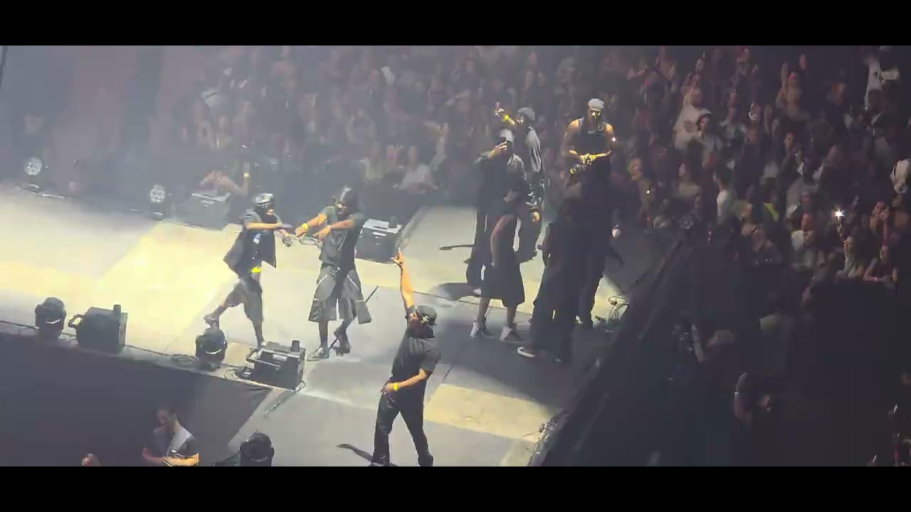 OZEBA FINAL CONCERT - Rema - Heis World Tour - Accor Arena Bercy - 28 ...