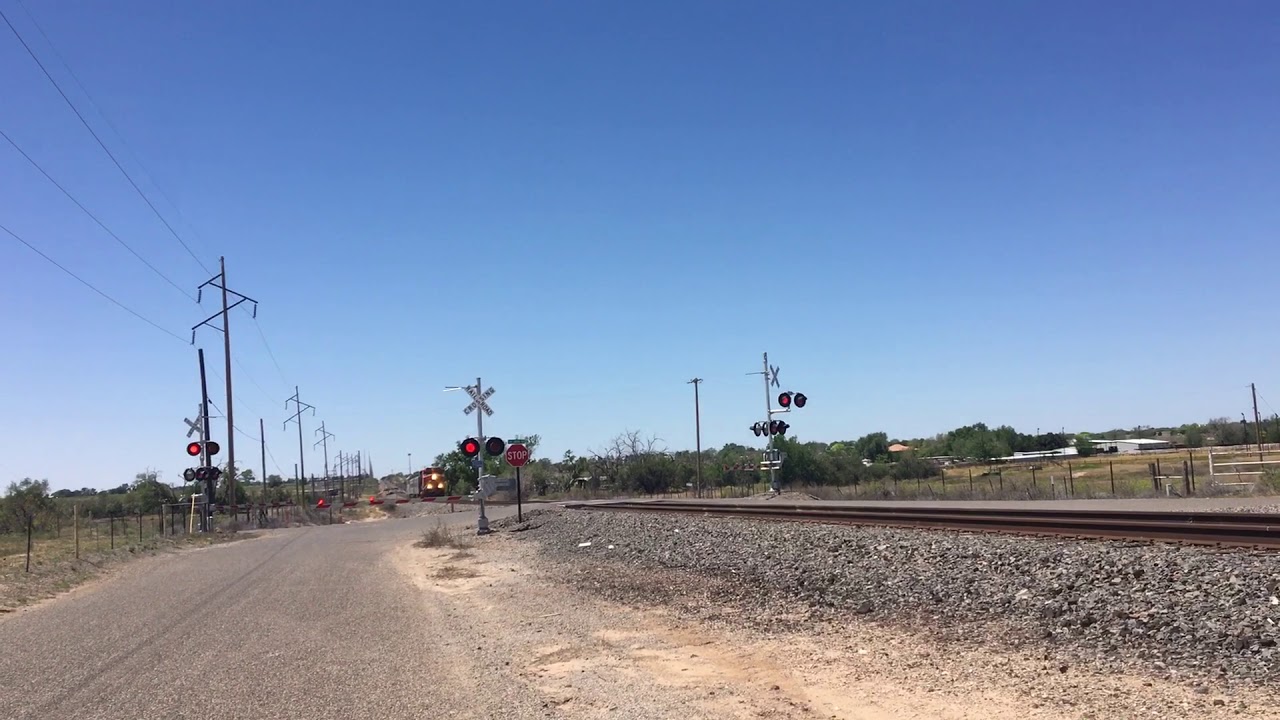 A Bnsf inspection train passing through Roswell New Mexico - YouTube