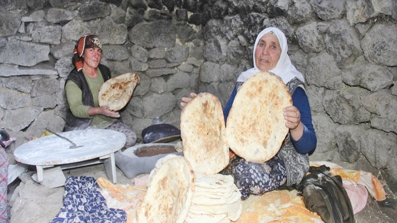 Siirt / Eruh (Nanê Sêlê - Serme) 2 ( New ) - Baking of Lavash - YouTube