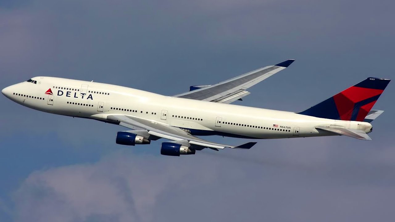 very low Amazing Plane landing Boeing 747 Landing At Airport MFS2020 ...