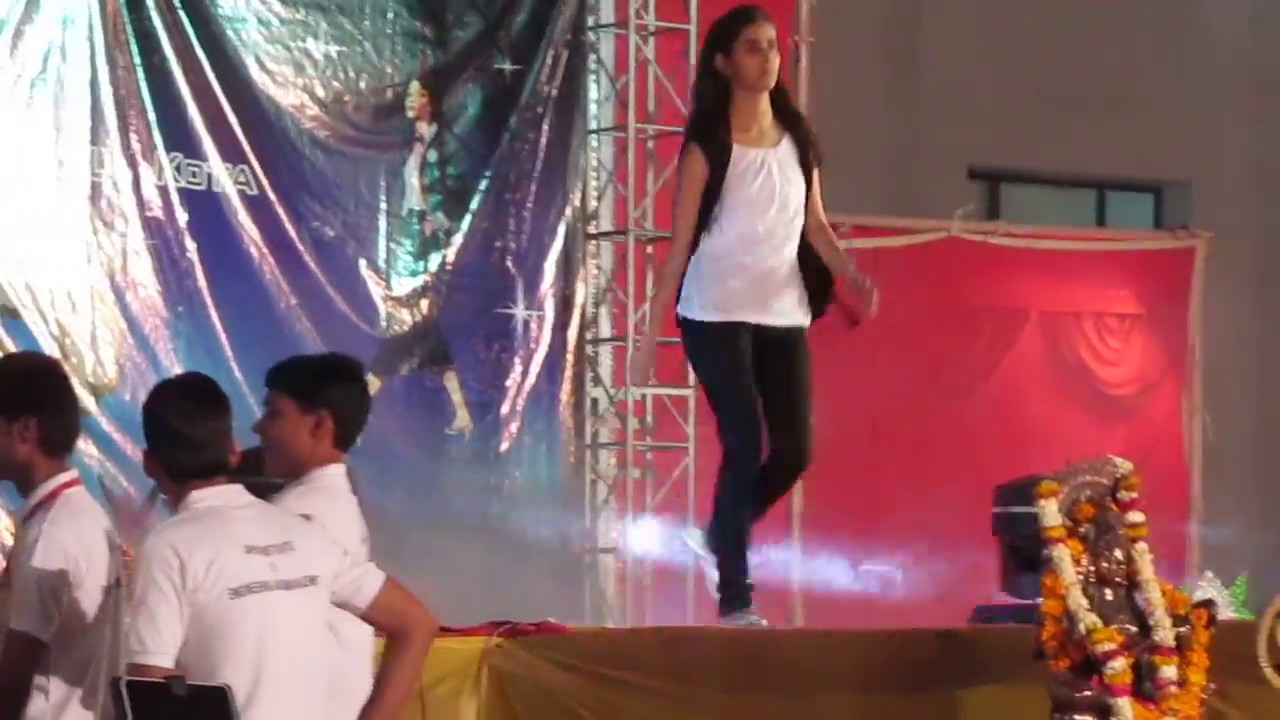 Perfect Ramp Walk by College's Fresher - YouTube