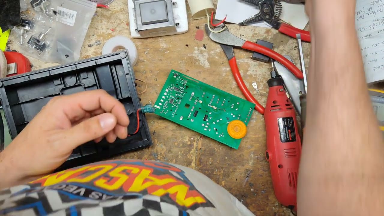 Fixing A Battery Fence Charger With Low Output Shock | Gallagher B80 ...
