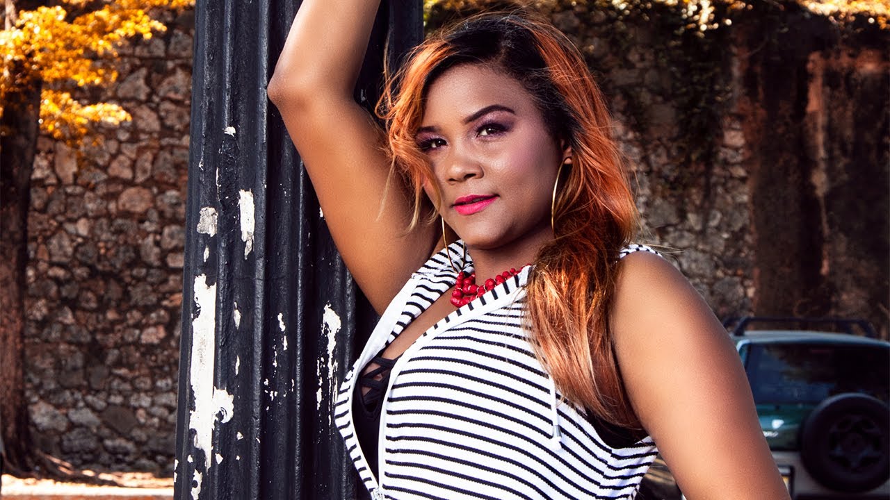 Genoveva | Sin Competencia - YouTube