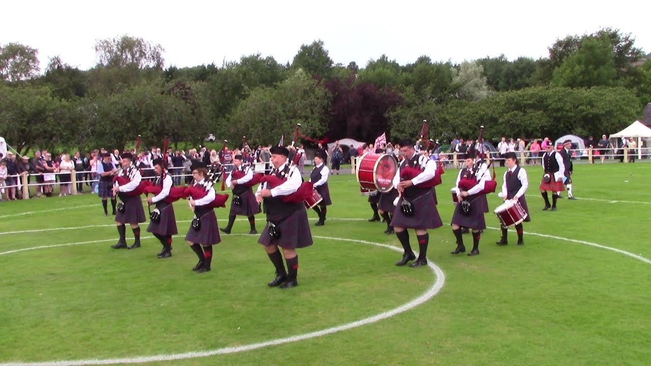 BARRHEAD AND DISTRICT PIPE BAND AT BUTE HIGHLAND GAMES 2019 - YouTube