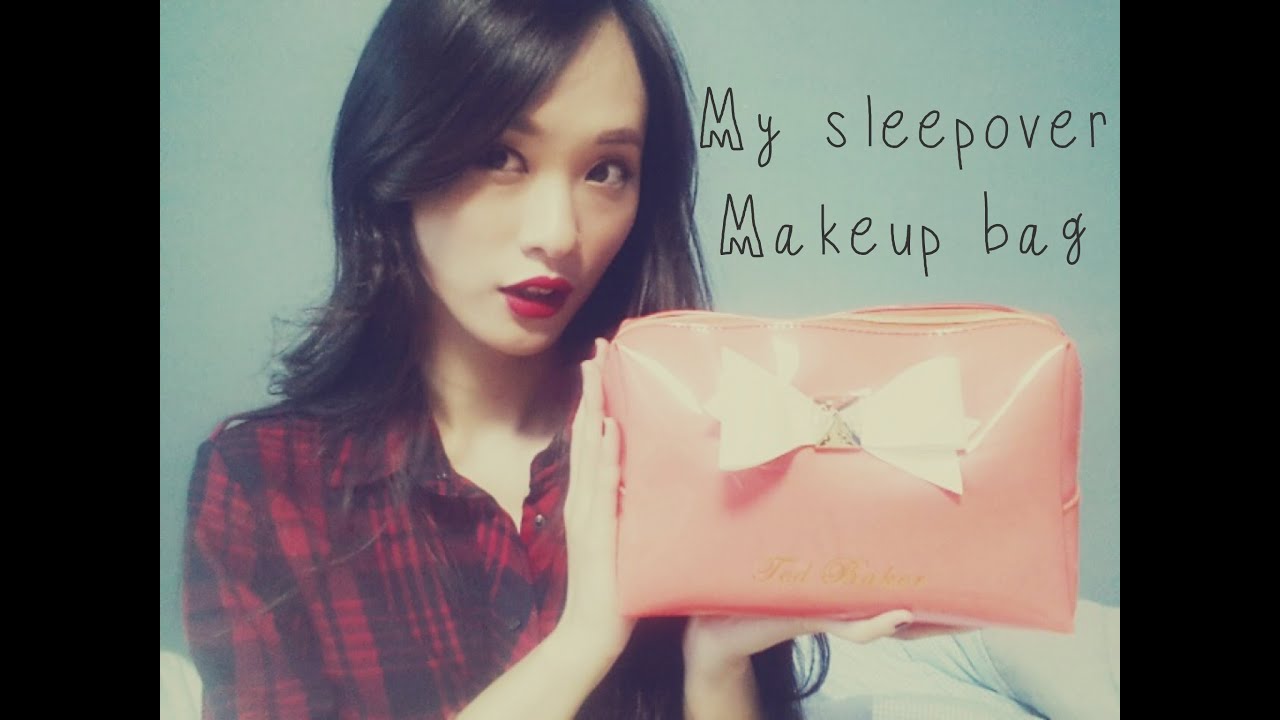 My sleepover makeup bag (eng subtitiles) - YouTube