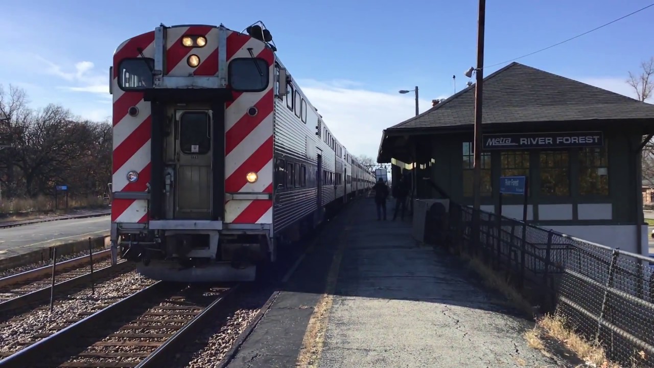 Metra 150 Pushes Inbound Train Through River Forest, IL - YouTube
