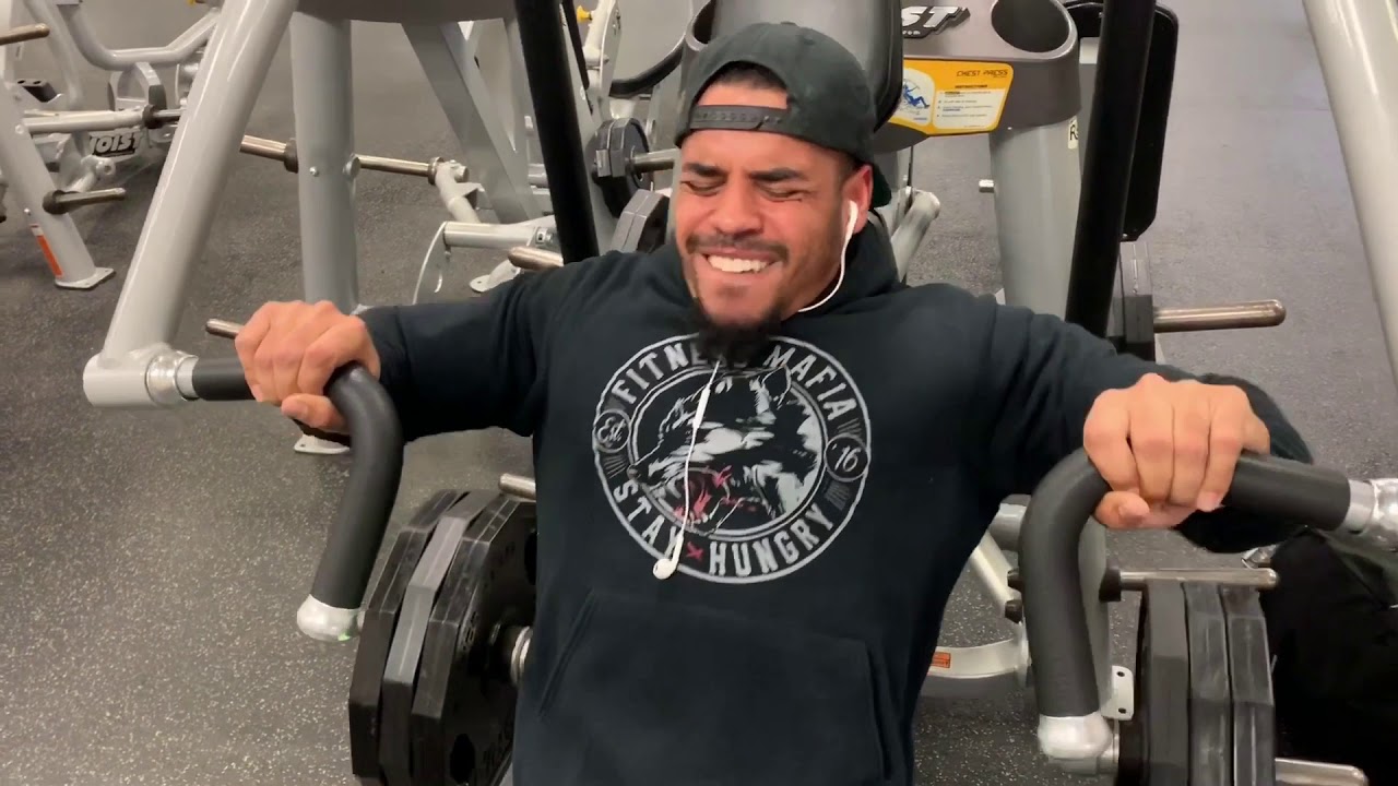Trying to build a better chest? Try this Mafia workout - YouTube
