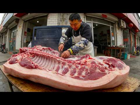 A piece of steaming meat weighing 100 kilograms #local pork #rural cuisine #country flavor