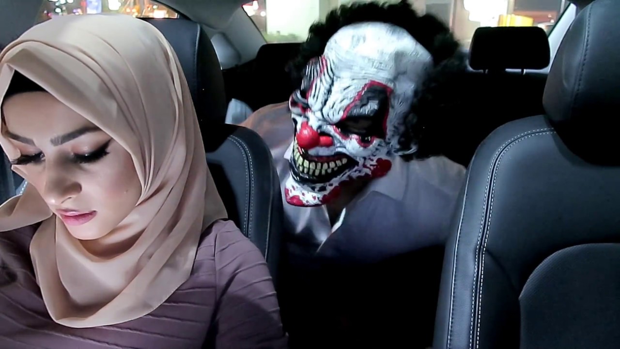 CLOWN PRANK (Hilarious Reaction!!) - YouTube