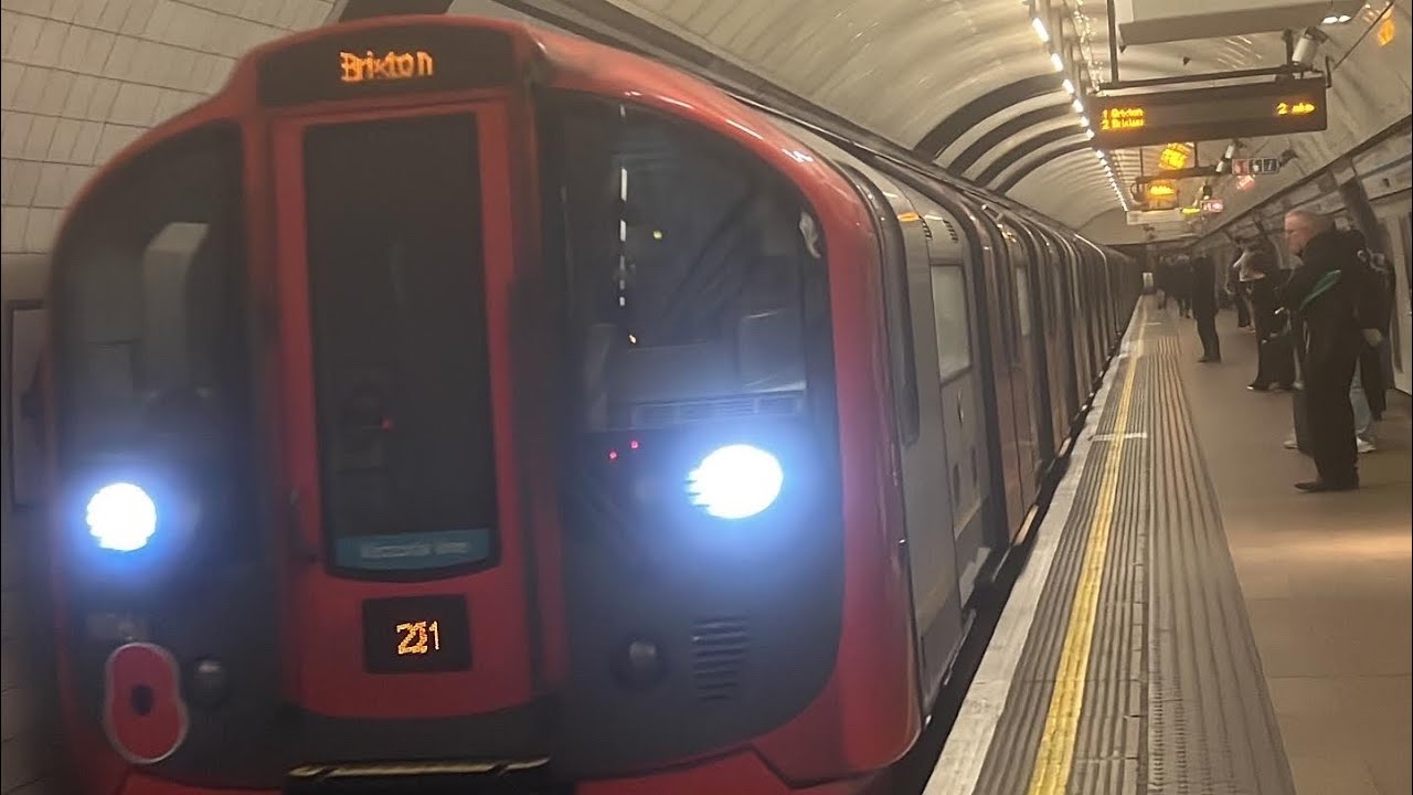 London Underground : Victoria line 2009 stock at Kings Cross - YouTube
