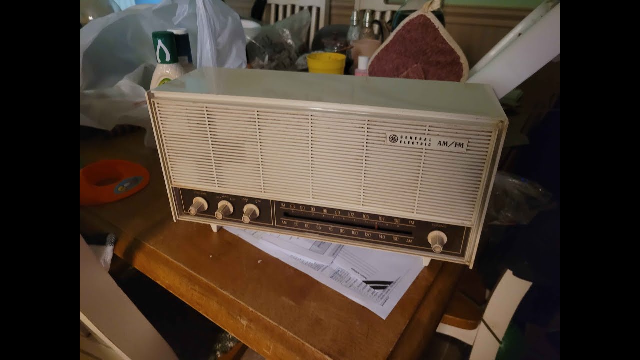 Vintage General Electric Table Radio Analysis - YouTube