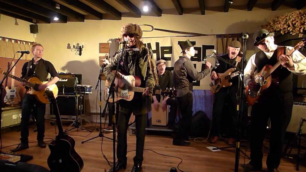 The Jar Family - Broken Minded - YouTube