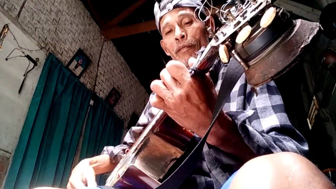 Instrumen Gitar Clasik Pengamen Tua - YouTube
