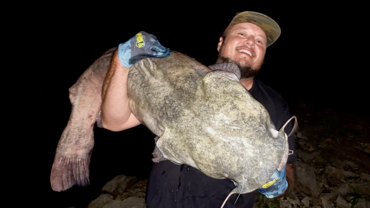 How to use Circle Hooks for Catfish When Fishing From the Bank - YouTube