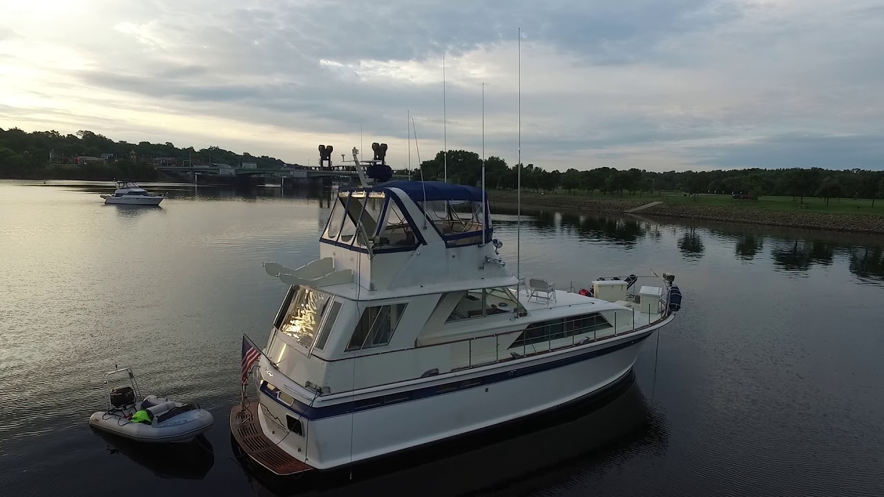 1972 Chris Craft Commander 47 - YouTube