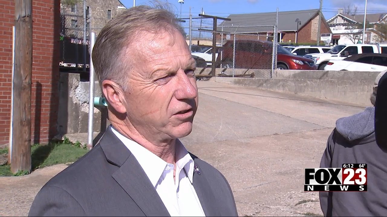 Video: Tulsa Congressman Kevin Hern waited in long early voting line to ...