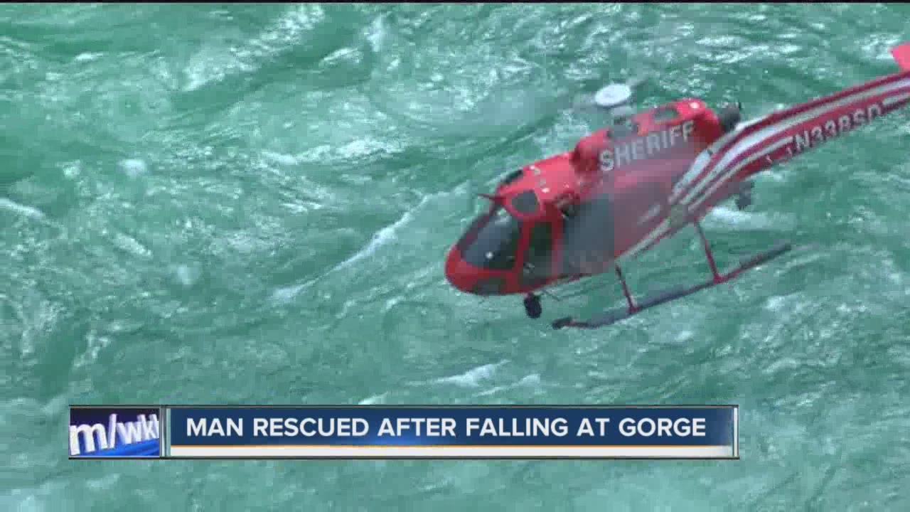 Man rescued after falling near Niagara Gorge - YouTube