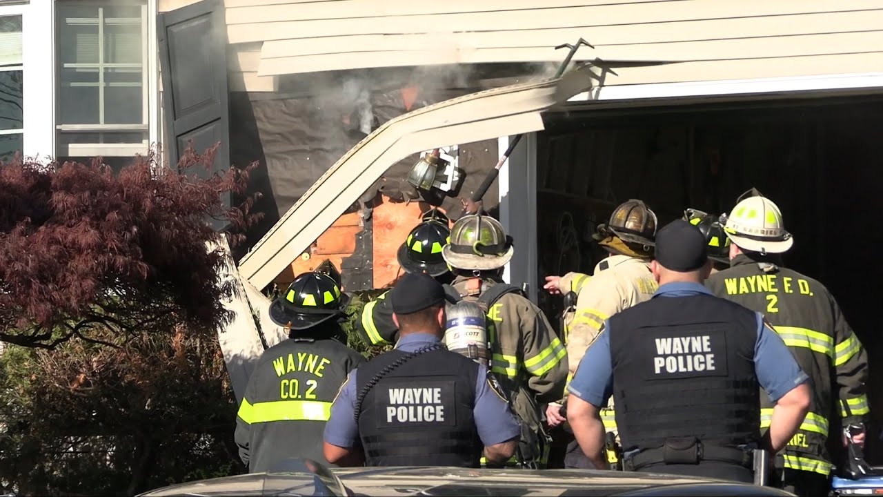 Wayne, NJ Fire Department Operating At A Working Fire On White Birch Ct ...