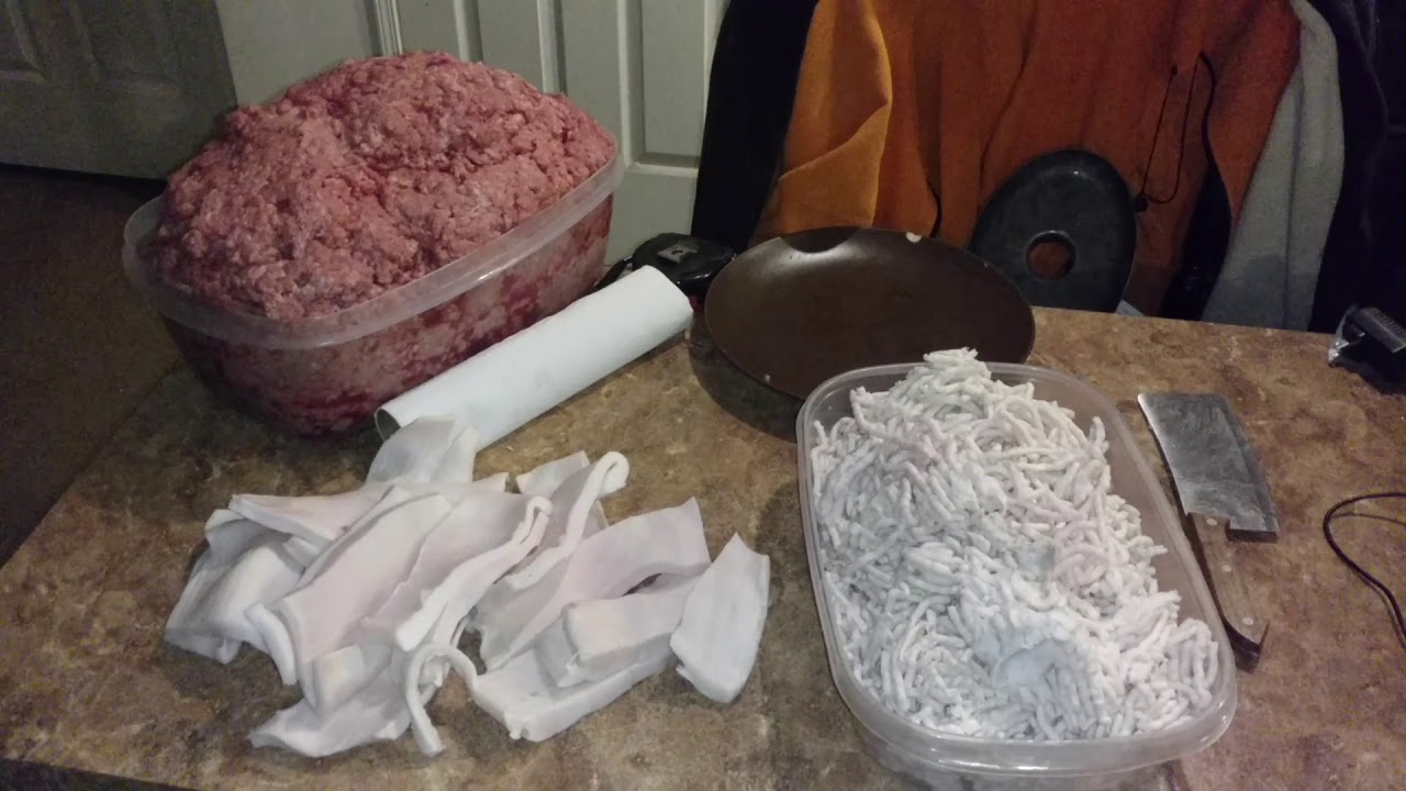 Pig slaughter 2020 grinding sausage meat/fat - YouTube