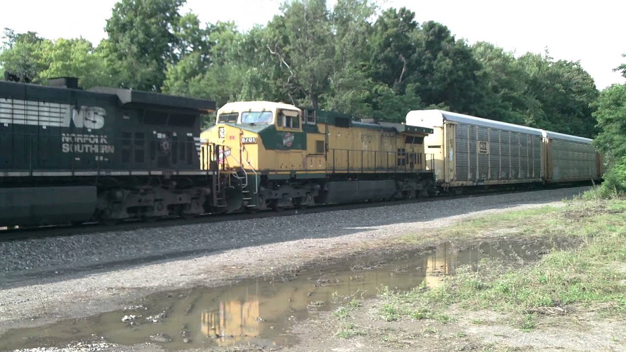 Union Pacific Chicago & North Western 8701 - YouTube