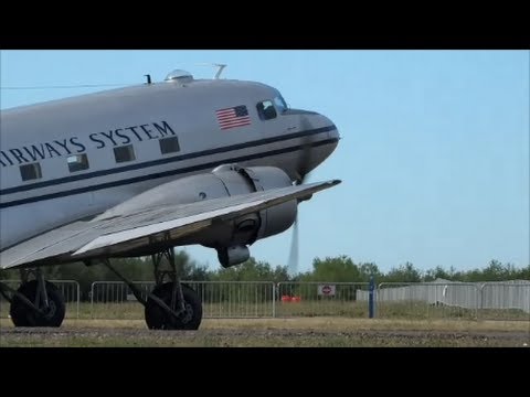 PAN AM DC-3 departing KPAE - YouTube