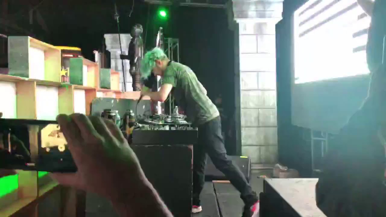 Virtual Riot - Samplepack Demo Song (backstage recording) - YouTube