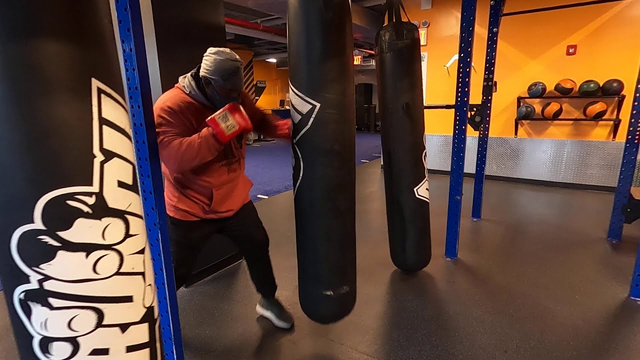 Boxing Training: Punching bag at Crunch Gym - New York City....Love it ...
