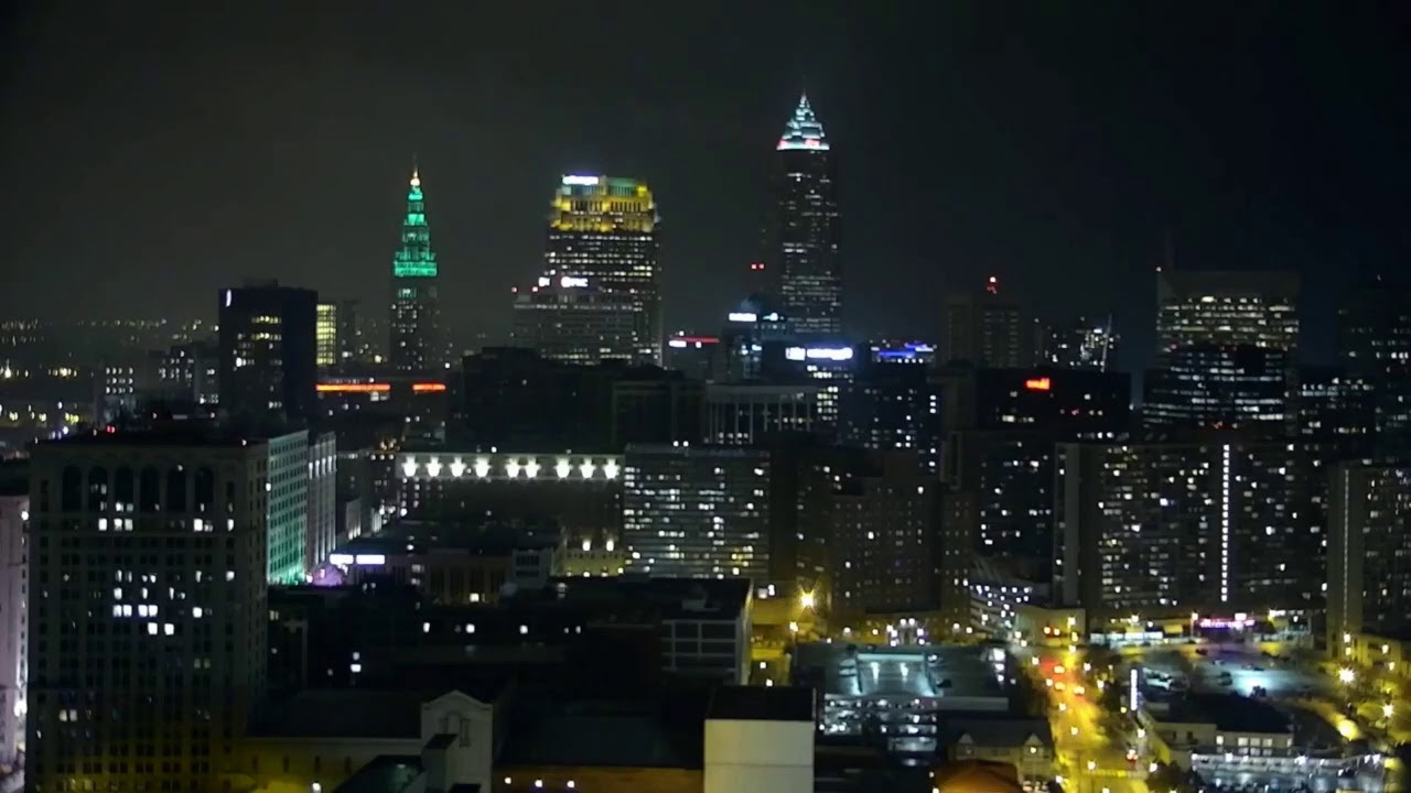 Watch: Fog hovers over downtown Cleveland - YouTube