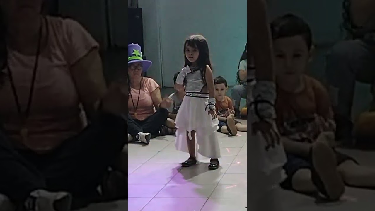 Dana musteata Broken Angel. Imitó en su cumpleaños N° 4 - YouTube