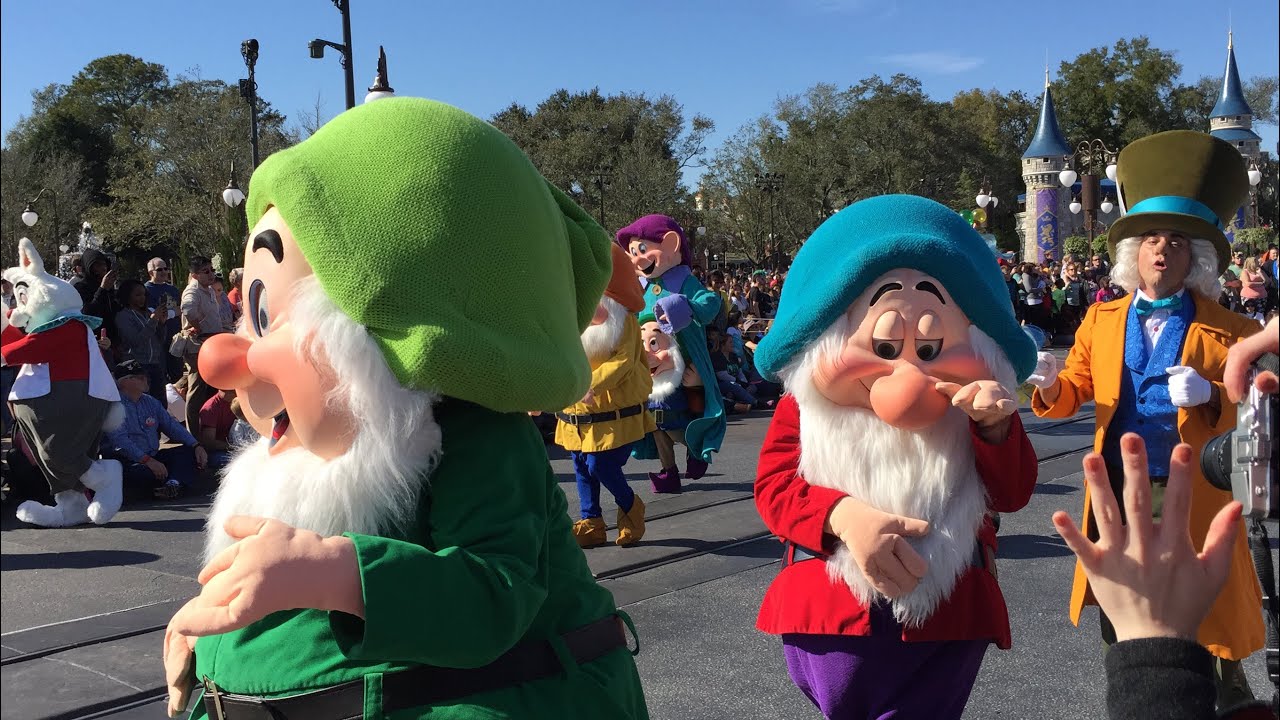 What disney characters are at magic kingdom? - hairxpcz