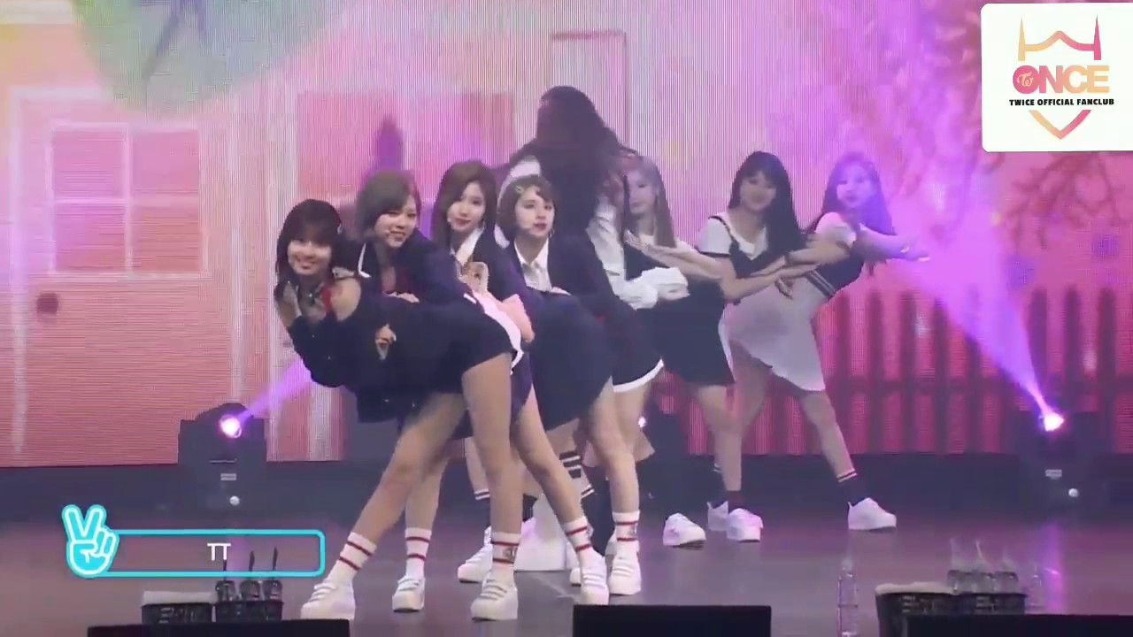 [LIVE] TWICE "TT" PERFORMANCE @ SHOWCASE - YouTube