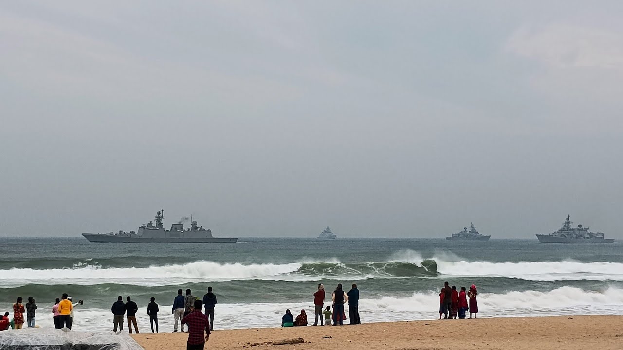 NAVAL SHIP AT PURI SEA BEACH ODISHA //NAVAL EXERCISE DEC 4 // ଆସିଛି ...