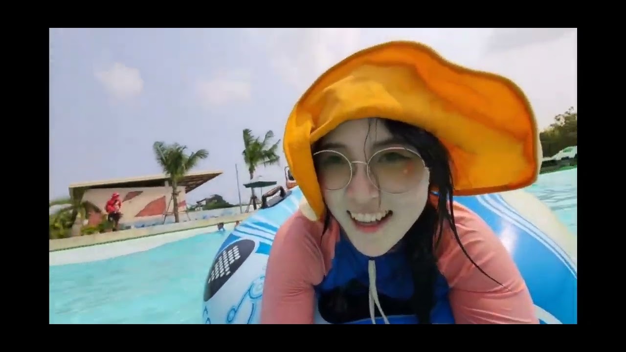 Jinnytyy's feet up close (yuggie tv water park vod from 4/18/23) - YouTube