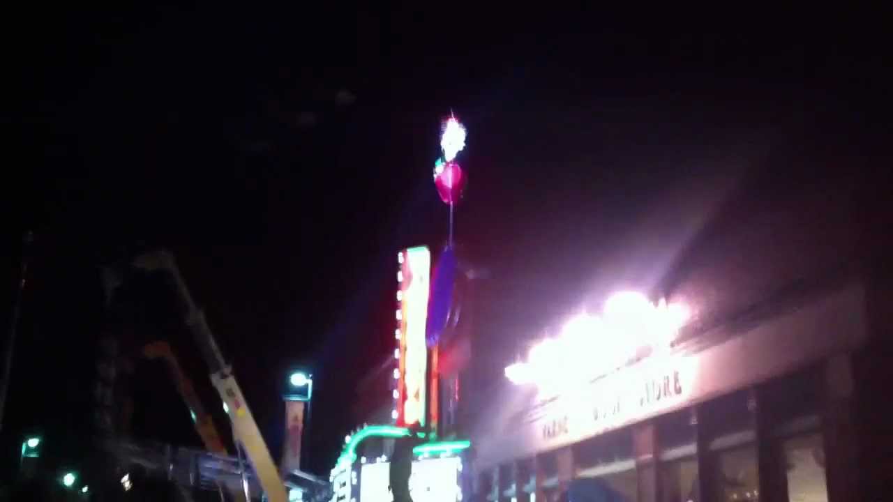 Little Apple New year ball drop 2012 - YouTube